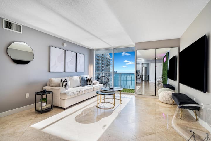 Wake Up To Ocean Views In Brickell | Free Parking - Miami, FL