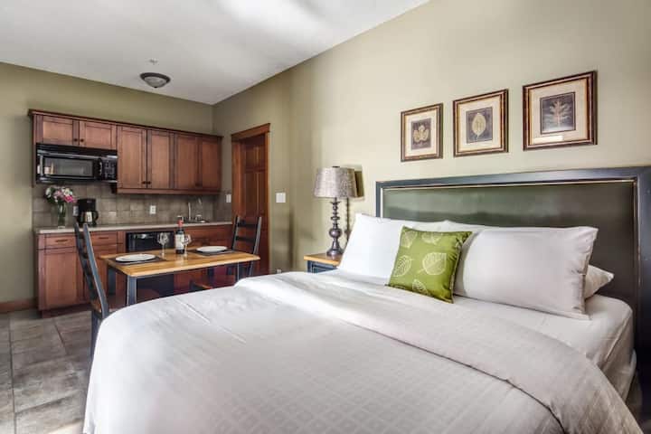 Bighorn Meadows Resort Guest Room - Radium Hot Springs