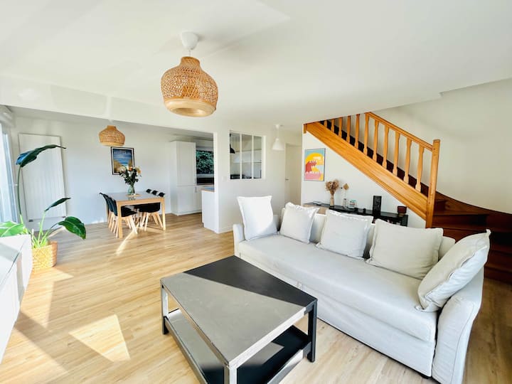 Gîte Au Jardin Bleu Pour 6 Personnes Avec Piscine - Carantec