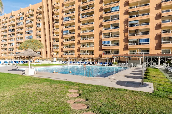 Marina View, Sunny One Bedroom Pyr - Fuengirola