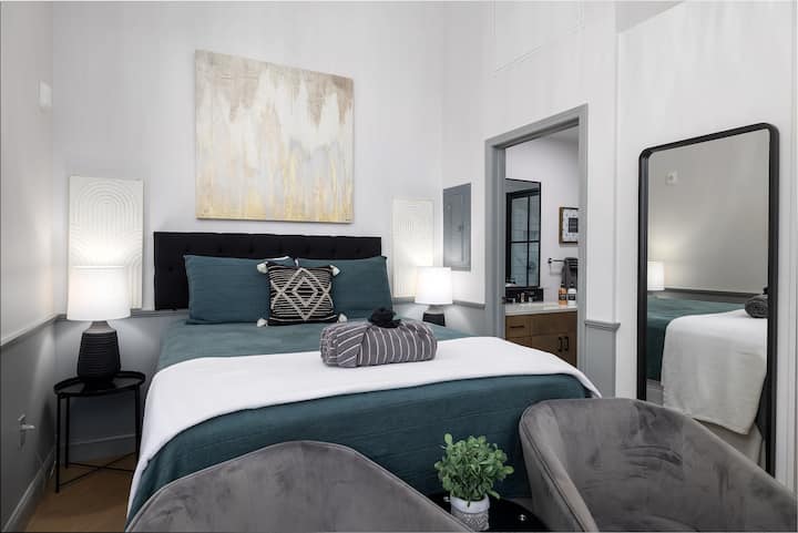 Stunning Studio Escape: Wifi/laundry/workspace - Birmingham, AL