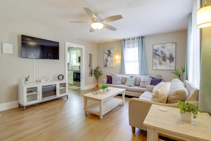 Walk To Beach! Norfolk Family Home W/ Yard - Norfolk, VA