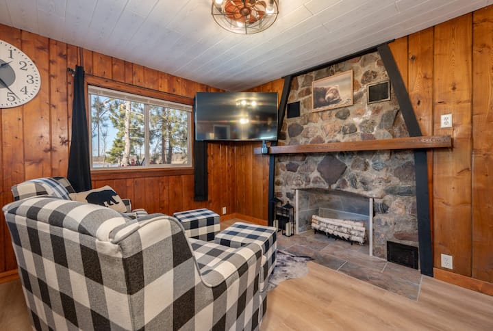 Bear's Den Cottage | Mckinney Lake Cottages - Siseebakwet Lake, MN
