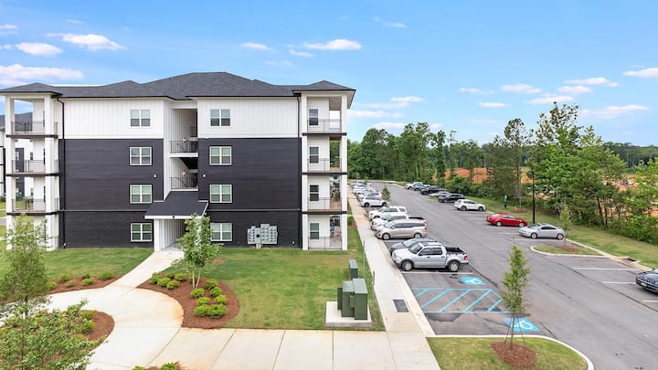 Landing | Stunning 3bd, Gym, Yoga Studio - Alabama