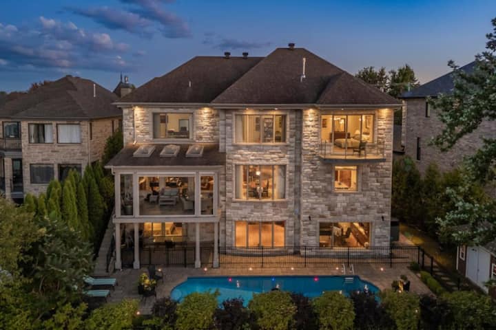 Prestigious Navigable Waterfront Estate - Pointe-Claire