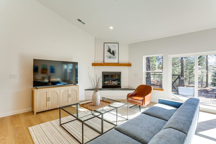 Golf & Hike! Home In Lake Almanor West Community - Lake Almanor, CA