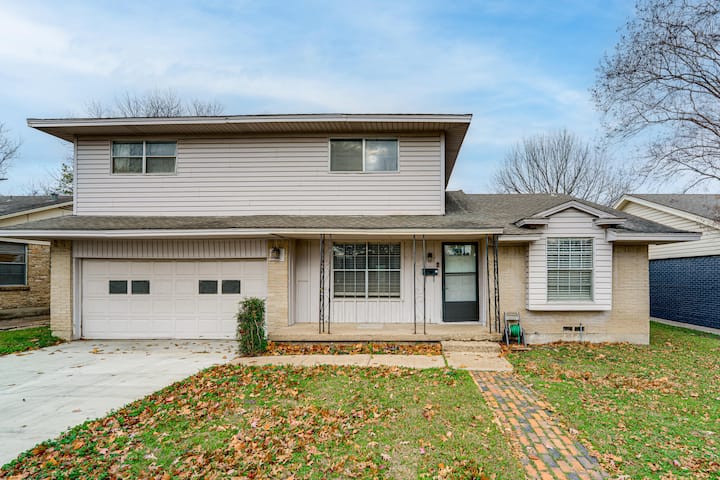 Family + Pet Friendly! Garland Home W/ Fenced Yard - Garland, TX