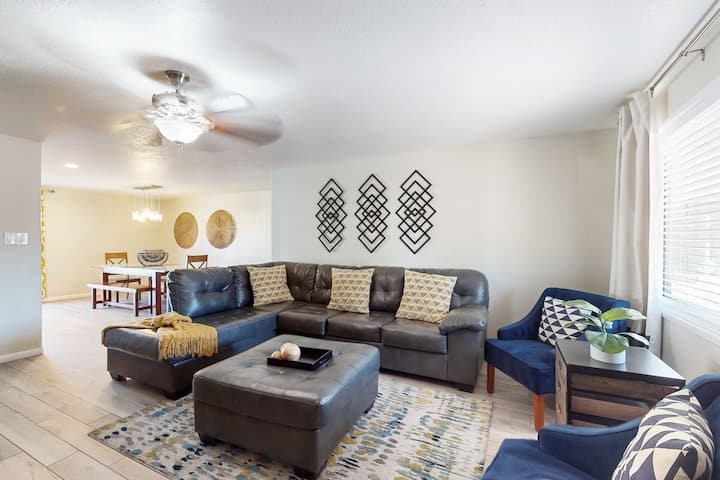 Sunny 4br Dog Friendly | Pool | Patio | W/d - Phoenix, AZ