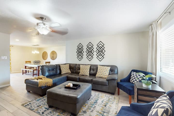 Sunny 4br Dog Friendly | Pool | Patio | W/d - Phoenix, AZ