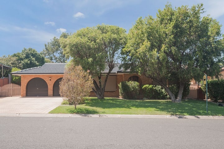 3-bedroom Home In Oxley Vale - タムワース