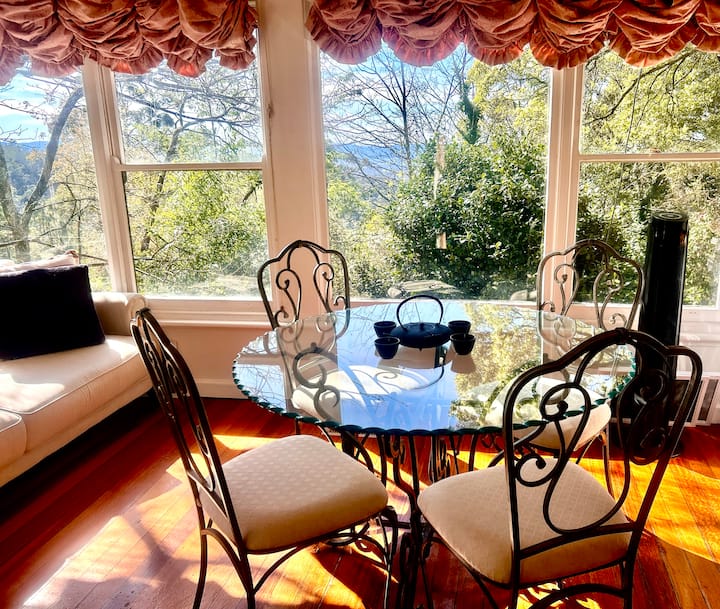 Stillwater's Old World Hills Character Home - Dandenong Ranges