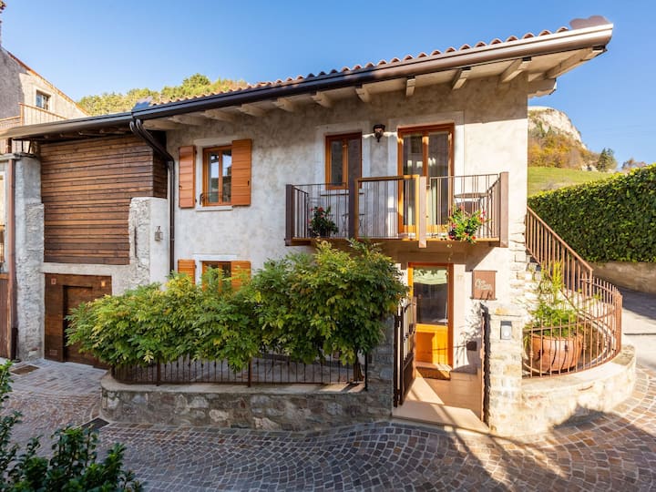 Wohnung In Voltino Mit Garten By Interhome - Malcesine