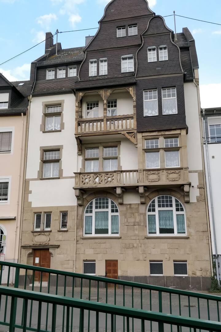 Wohnung In Einem Historischen Gebäude Mit Balkon U - Hahn