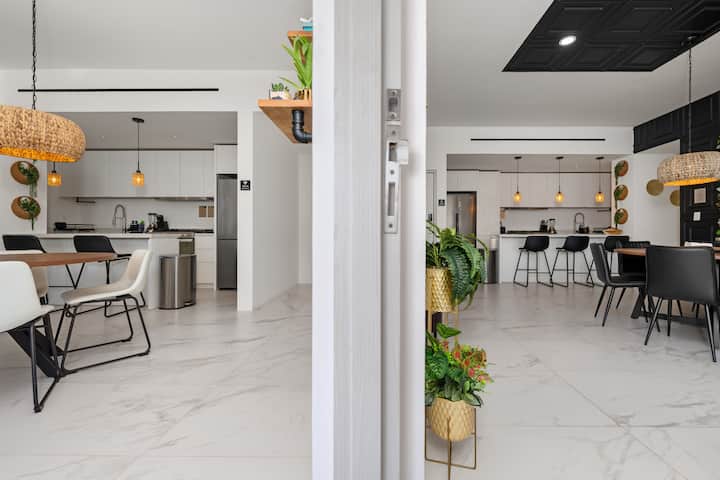 4br/4ba Cabo Condo Steps To Beach & Marina - Cabo San Lucas