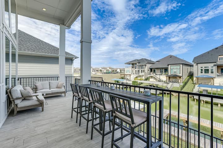 Lakefront Home On Lake Conroe W/ Boat Dock & Views - Conroe, TX