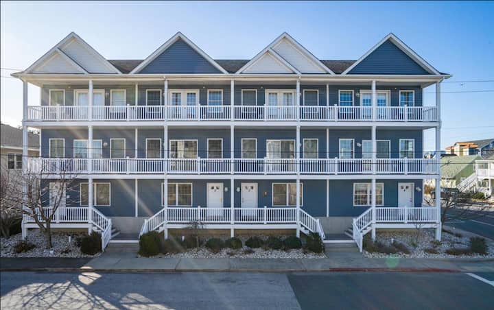 7th St 4 Br House, Sleeps 12, Free Linens & Towels - Ocean City, MD
