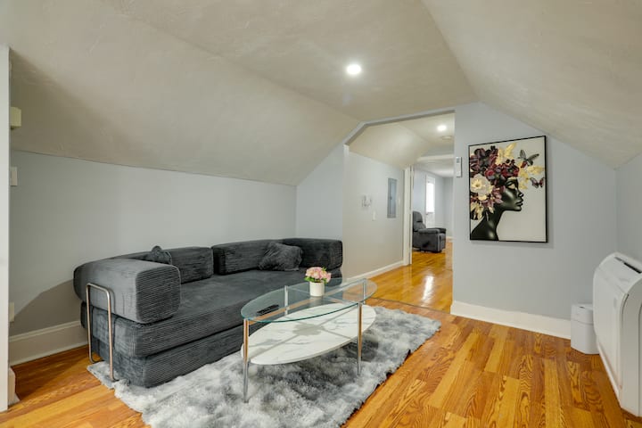 3 Mi To Blue Hills Skiing & Hiking! Couple’s Apt - Dedham, MA