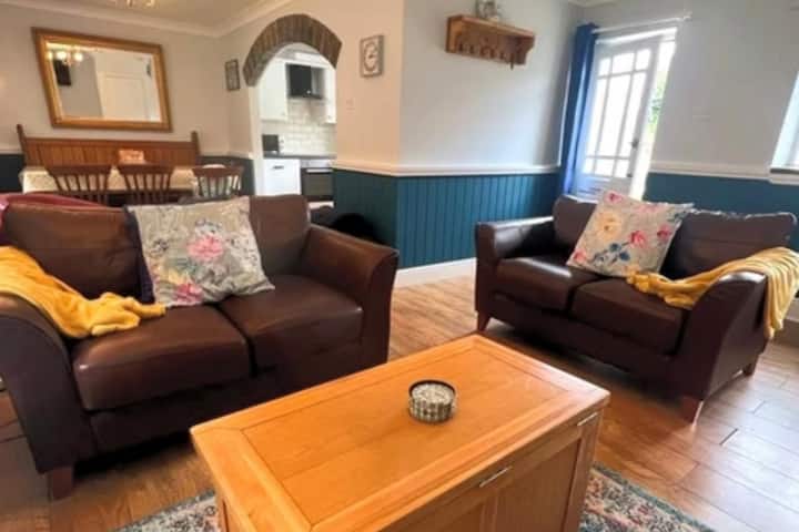 3 Bed Harbour-view Cottage Sleeps 6 - Dog Friendly - New Quay