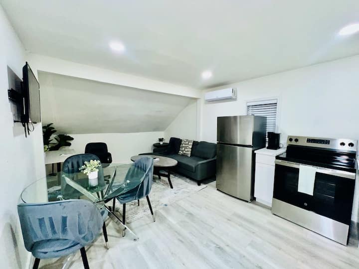 Boardwalk Bungalow 2 – Up To 3 - Seabrook, TX