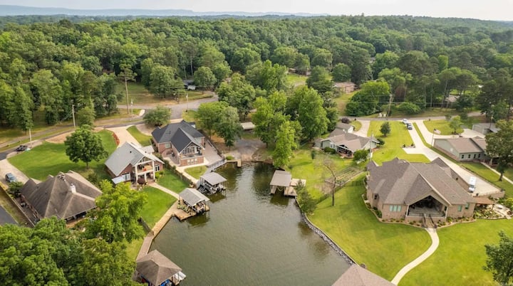 Pilot's Cove Lake House - Hot Springs, AR