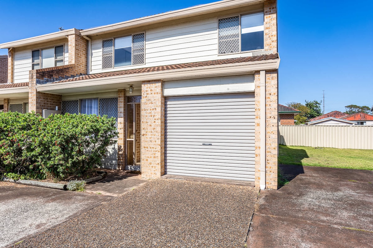 Illa Villa | Coastal Comfort Near the Lake - Townhouses for Rent in ...