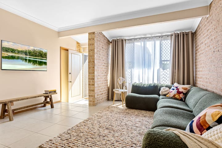 Illa Villa | Coastal Comfort Near The Lake - Dapto