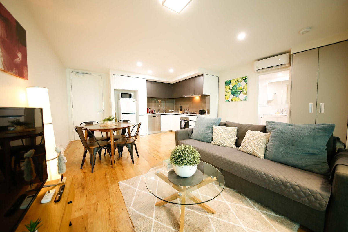 South Brisbane Central Stylish 1-Bedroom Apartment - Flats for Rent in ...