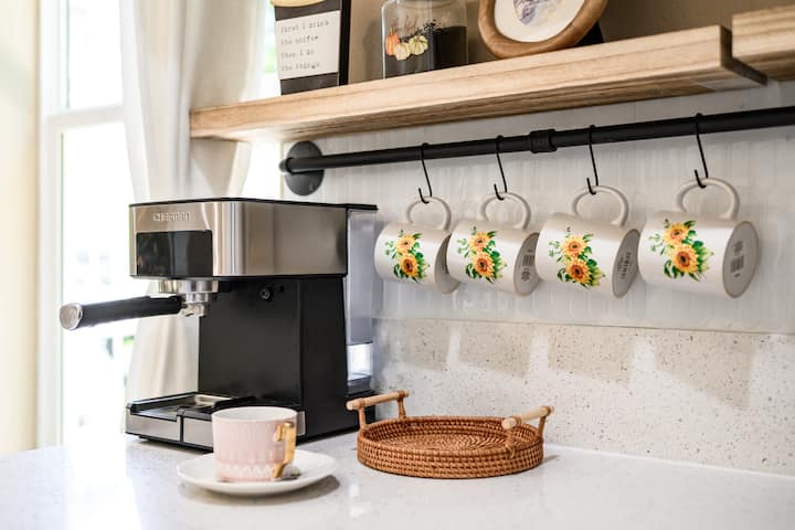 Modern Cozy Stay W/ Outdoor Patio & Grill - Pomona, CA