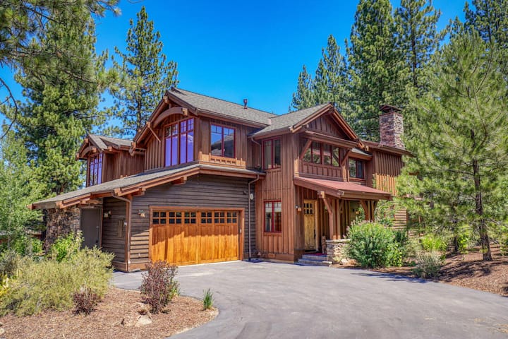 Sagebrush Scenic Getaway, Hot Tub & Club Amenities - Lake Tahoe