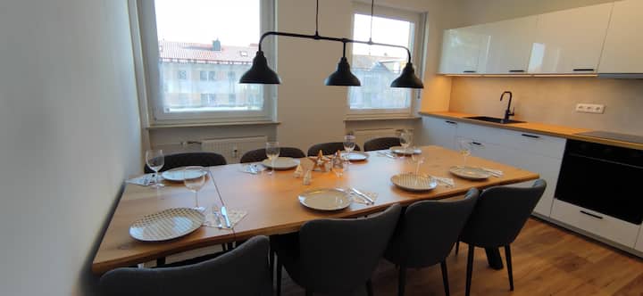 Würzburg Stadt-100m²-bis Zu 8 Pers.-2og-parkplätze - ヴュルツブルク