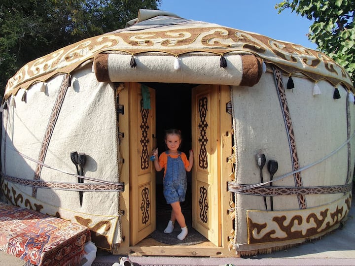 Triple Yurt With Lake View At Agat Yurt Camp - Kirghizistan