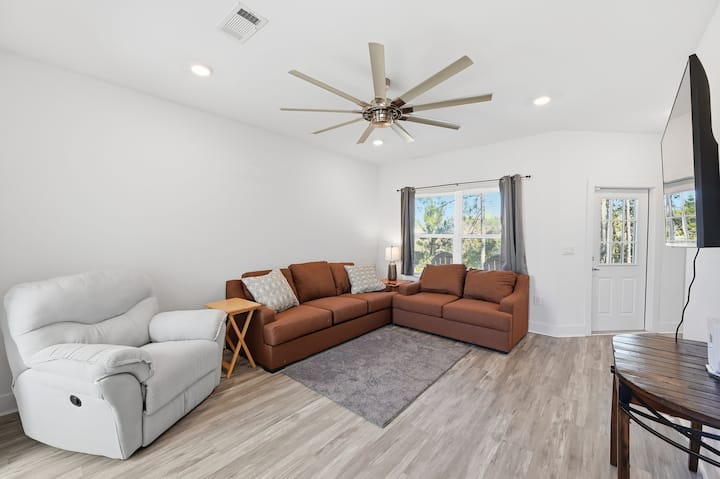 Modern Pine-scented Retreat – 30 Mins To Beach - Crestview, FL