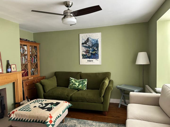 Cosy 2br Home With Garden & Parking - Alton, UK