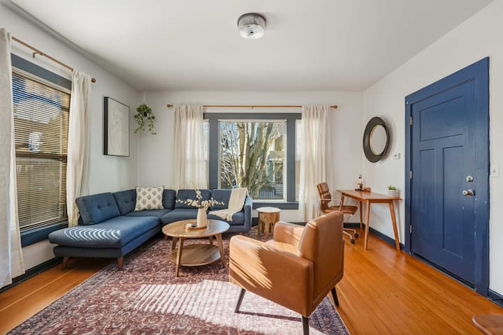 Hawthorne District Gem: Walk To Everything - Portland, OR