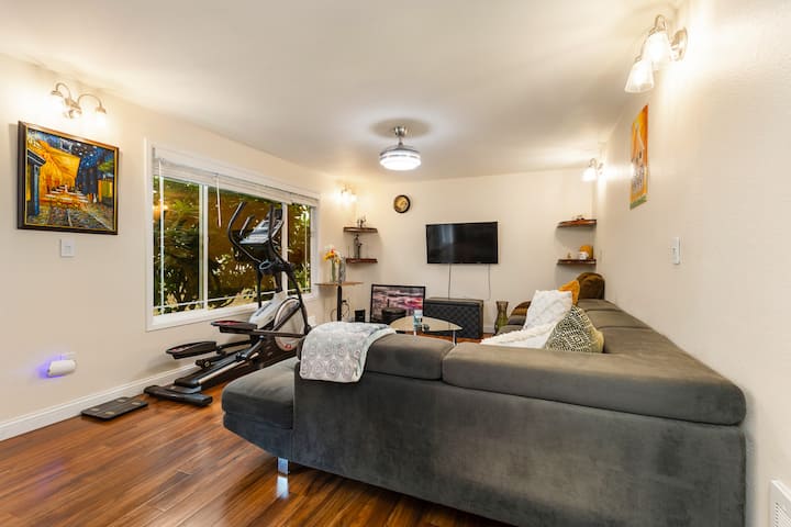 Work-ready Friendly 1br Condo | Near Downtown - Bellevue, WA