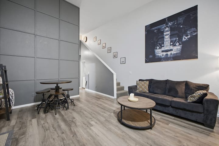 Skylight On The Square - Maryville, MO