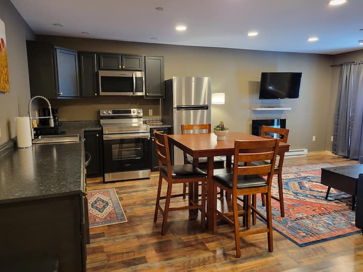 2-bedroom, 2-bath Apartment, Private Deck (H-2) - Lake Placid, NY