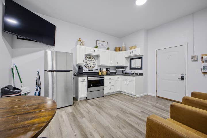 Bunkhouse On The Square (Pet Friendly) - Maryville, MO