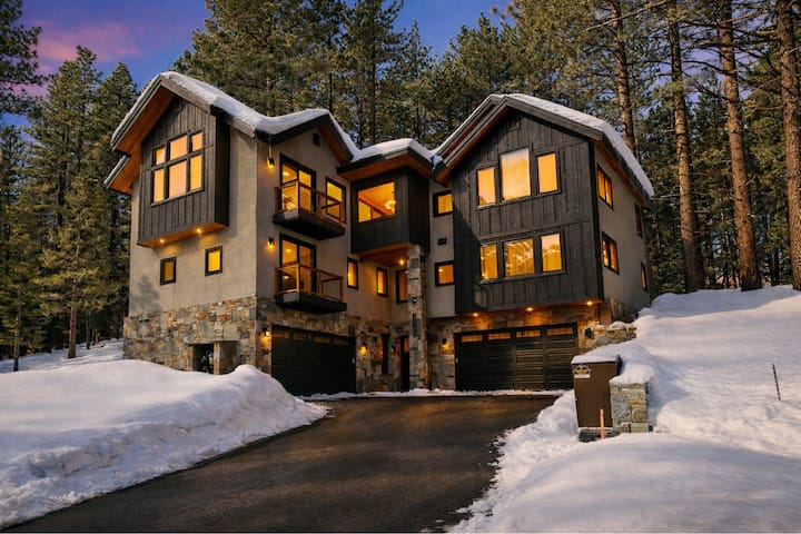 Paradise On Pioneer - New 6 Bedroom W Pool Table - South Lake Tahoe, CA