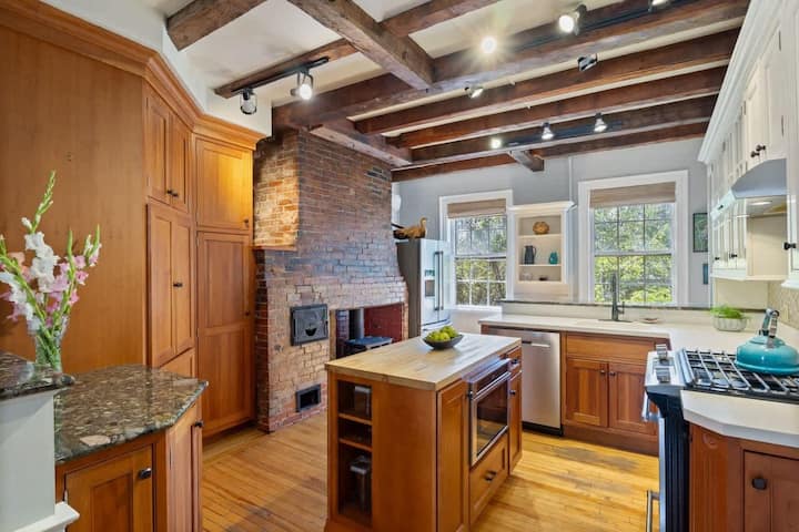 Steps To Old Port, Balcony, Private Outdoor Space - Portland, ME