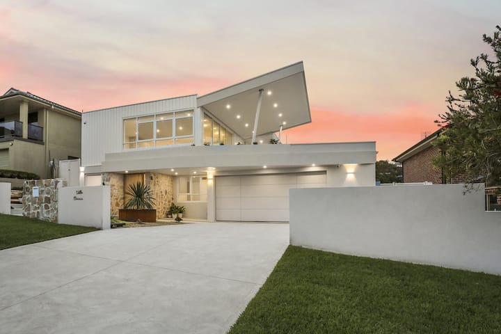 Villa Bianco | Luxe Coastal Sanctuary - New South Wales