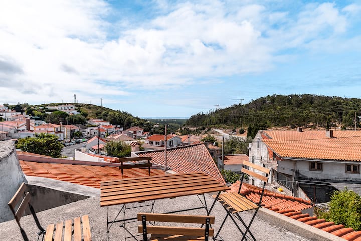 Between Mountain And Sea - Colares