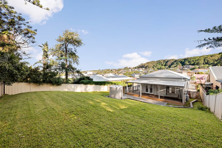 Coastal Cues At Caves Beach - Caves Beach