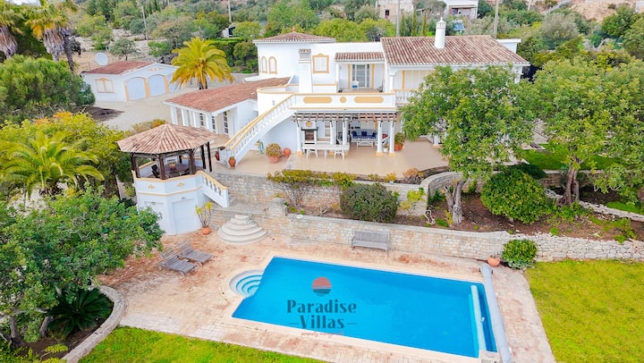 7 Bedrooms Main House + Bungalow + Private Pool - Algarve
