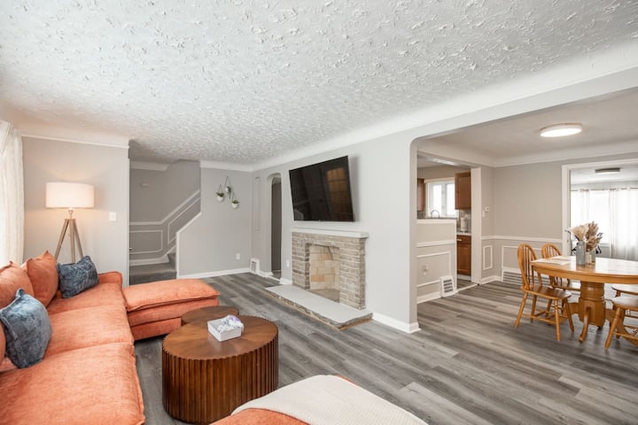 Charming And Relaxed Home Close To Downtown - Cleveland Heights, OH