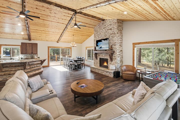 Custom Log Style Cabin! A/c! Foosball! Decks! - Big Bear Lake, CA