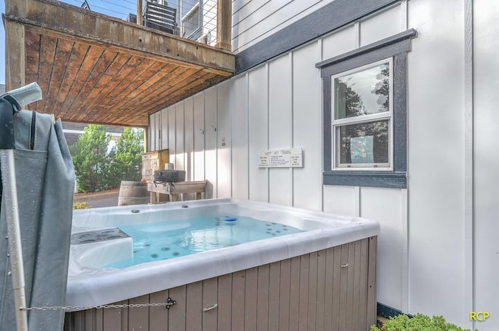 Ocean View Home In Olivia Beach, Hot Tub, Deck - Lincoln City, OR