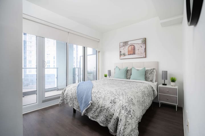 Comfortable Private Stay In Top Location For 4! - Toronto
