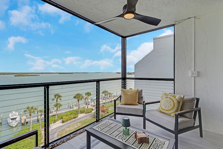 Riverside Club On Marco River Marina Access - Marco Island, FL