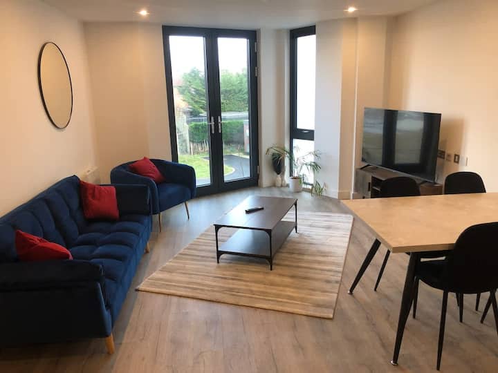Modern Central York Apartment - Free Parking & Gym - York